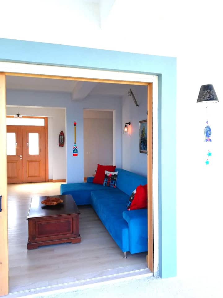 Urla’da Denize Sıfır Geniş Teraslı Taş Ev/ Yaz-kış - Turkey