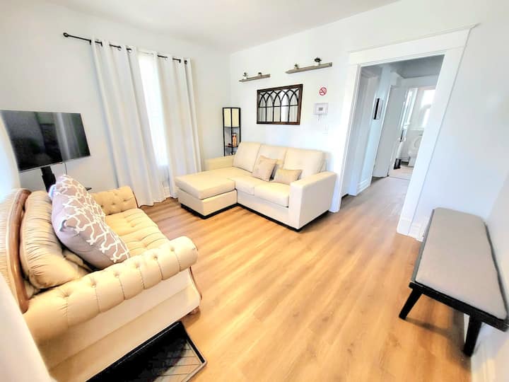 Location! Charming Home, Walk To The Excitement! - Niagara Falls