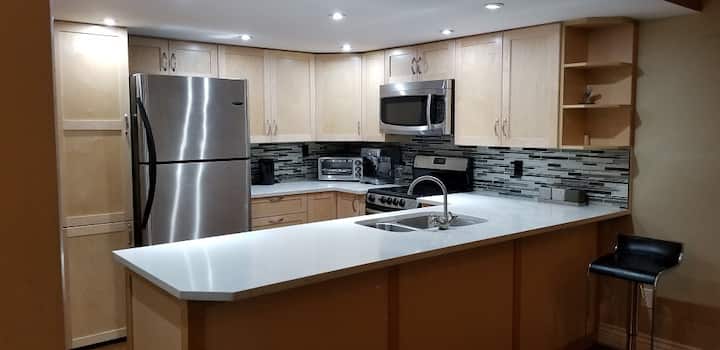 Modern Forest View Suite In North Vancouver - Vancouver