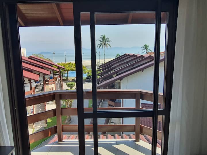 Conforto Com Pé Na Areia. Ponta Das Canas. - Florianópolis