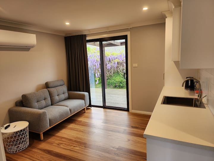 Adorable 1-bedroom place in Leafy Loftus - Guest suites for Rent in ...