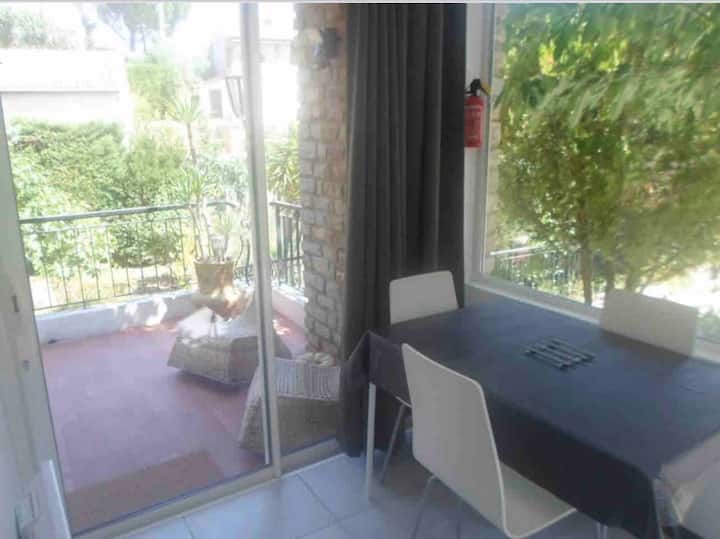 T2 Dans Maison, Jardin Privé à 100m De La Mer - Bandol