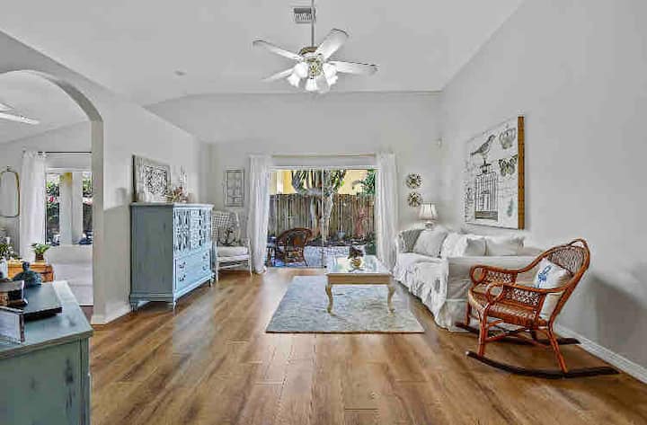 Coastal Style Retreat - Jupiter, FL