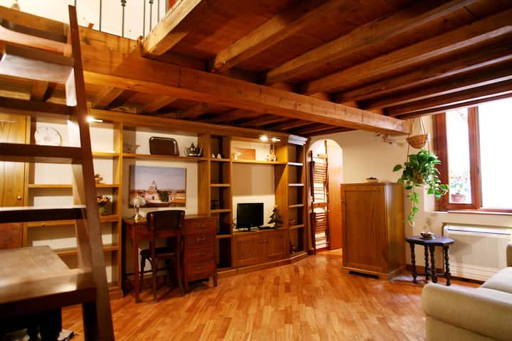 Cozy! Wood Ceilings. 150 Mt From Piazza Navona! - Rome