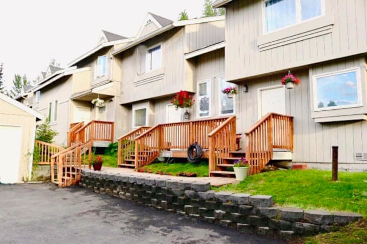 Clean Comfortable South Anchorage Townhouse - Anchorage, AK