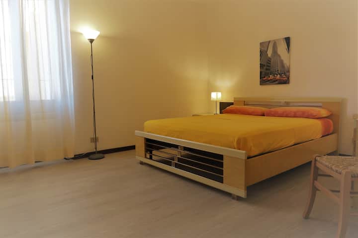 Yellow Room In Casa Rustika, Your Room By The Lake - Verbania