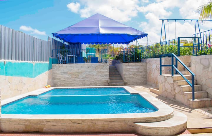 Villa En Vedado, 3 Rooms, Wifi, Jacuzzi, And Pool - Havana