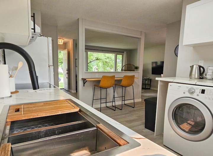 Bright Home By College And Hwy - Red Deer