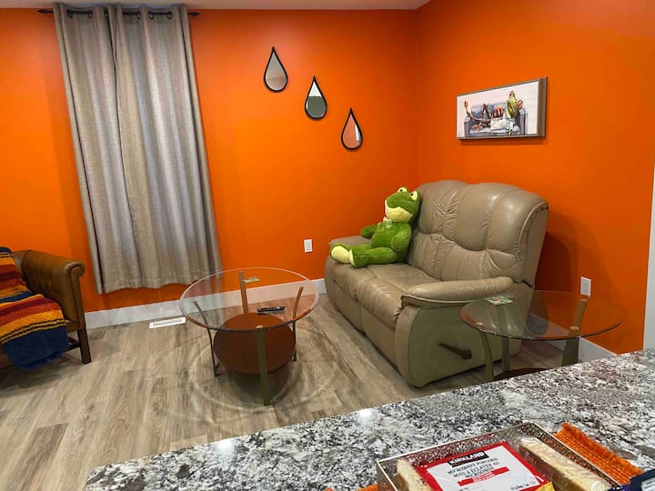 Bright, Whimsical 1 Bedroom Private Apartment - Waterloo, ON, Canada