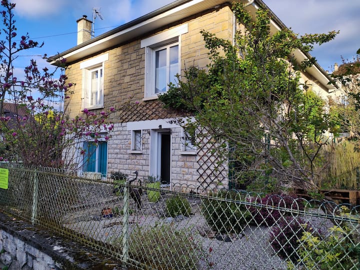 Agréable Chambre D'hôtes Avec Vue Sur Le Jardin - Brive-la-Gaillarde