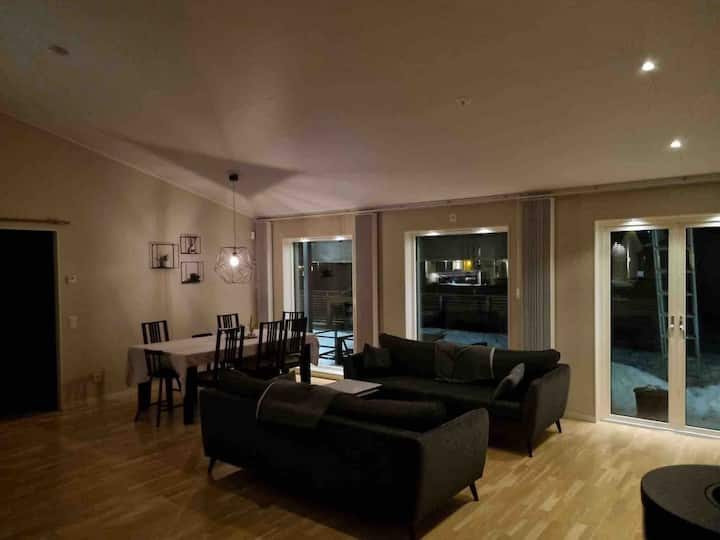 Enplanshus Med Privat Pool, 5km Utanför ÖStersund - Östersund