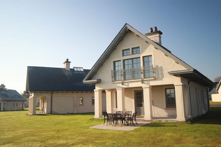 Spacious Lodge At Lough Erne ~ Stunning View & Bbq - Enniskillen