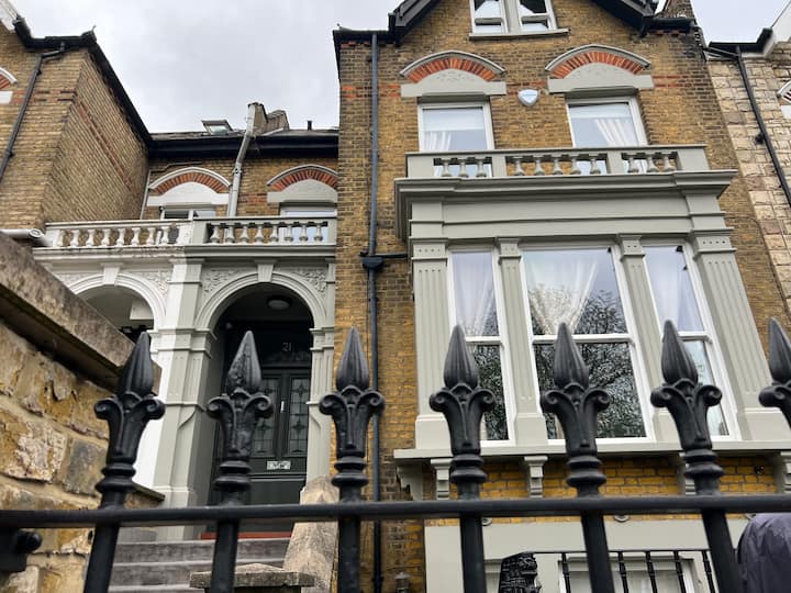 Two Bedroom (3 Bed) With Beautiful Private Garden - Londres