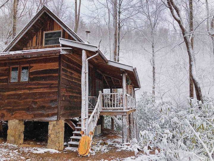 Charming Creekside Cabin - North Carolina
