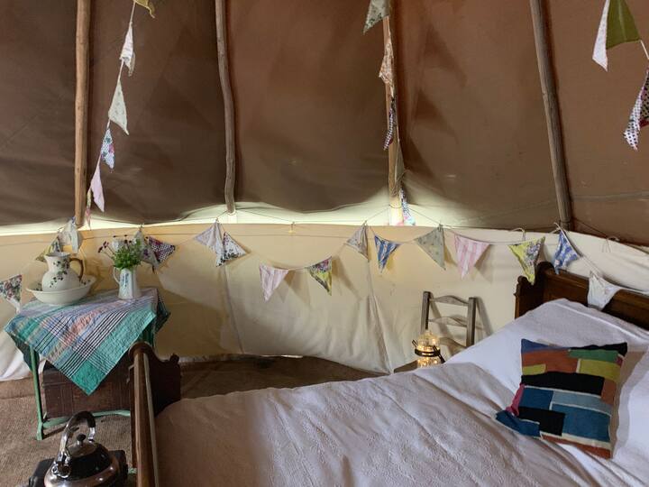 Hobbit House And Tipi With Wood Fired Hot Tub - Forest of Dean