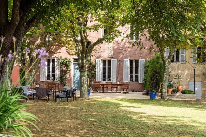 Palais Des Papes , Chambre D'hôte Près D'aix - Bouc-Bel-Air