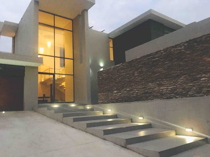 The Eighth Cottage: Borehole-fed Water - Sandton