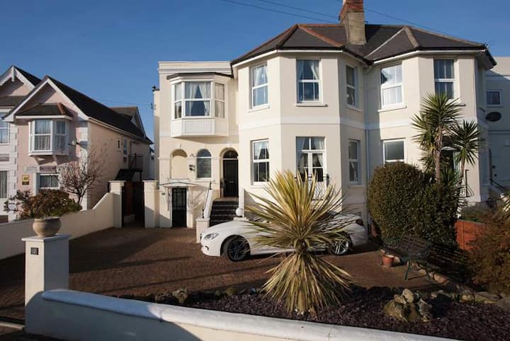 Self Contained Apartment With Owners Living Above - Shanklin