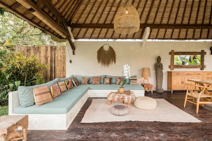 Tranquil Family Retreat With Jungle Infinity Pool - Ubud