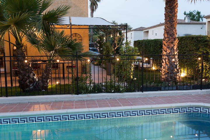 Bastide Au Calme, Petit-déjeuners Compris - Marseille