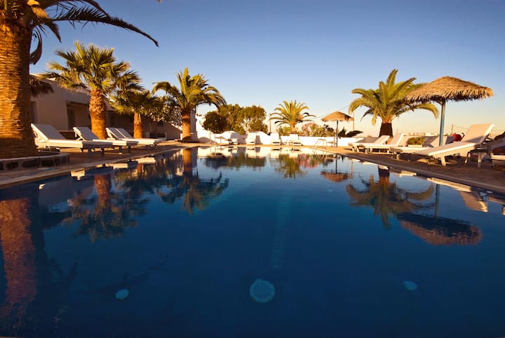 Alafouzos Studios, Standard Double With Pool View - Santorini