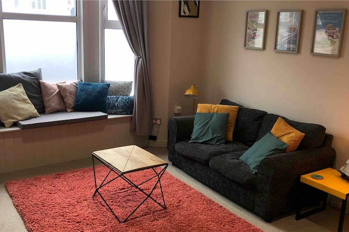 Charming, Bright, Hilltop Apartment. - Hastings