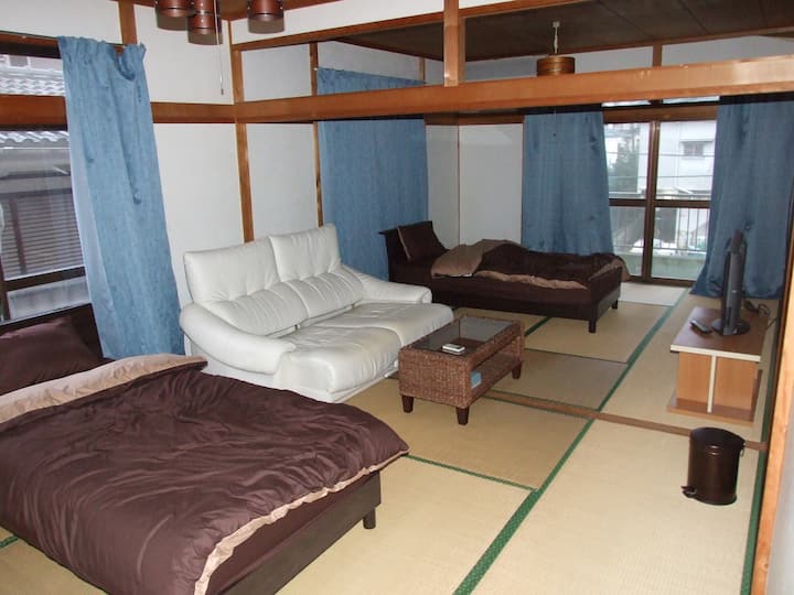 一軒家二階建て 広々室内 駐車場無料 大人数家族子供連れに - Kagoshima