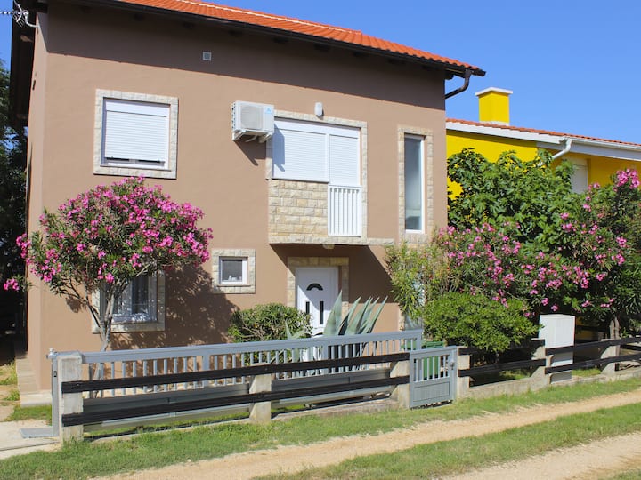 Villa Leona - Vir