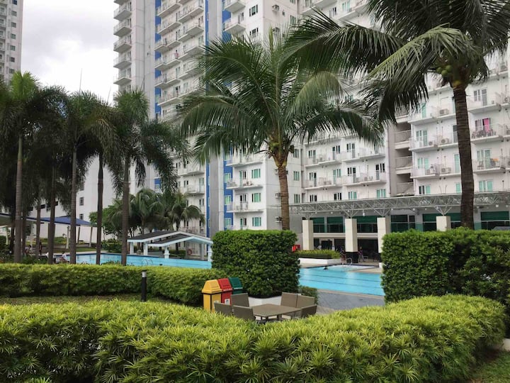 Charming 1br Condo, Wi-fi, Balcony, Parking - Quezon City