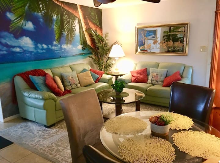 Sunrise Island Beach Cottage - Cocoa Beach, FL