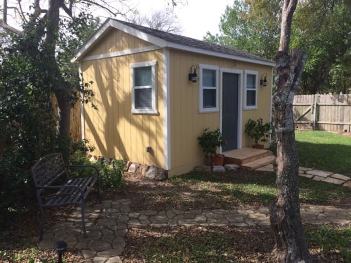 Quanah's Tiny House - B&bbq / Quiet, Cozy, Monthly - Austin, TX