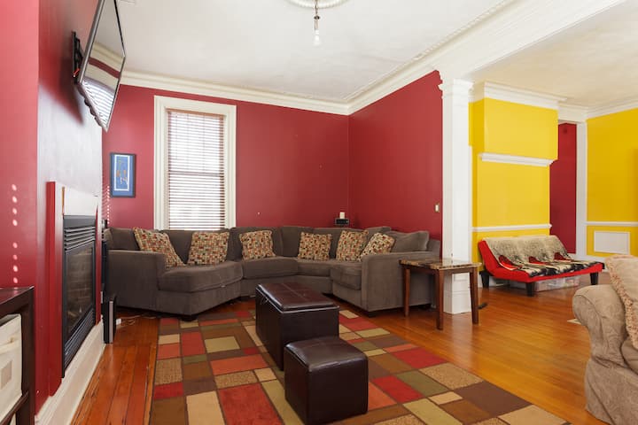 Family Friendly Victorian Home, Walk To T - Somerville, MA
