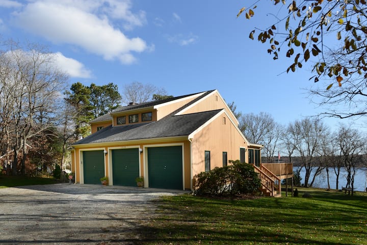 Master Suite In My Home On A Lake Near The Ocean - Cape Cod, MA