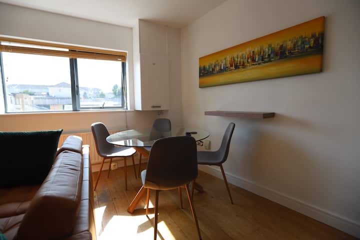 Lovely 2 Bed 2 Bathroom With Balcony And Parking - Dublin