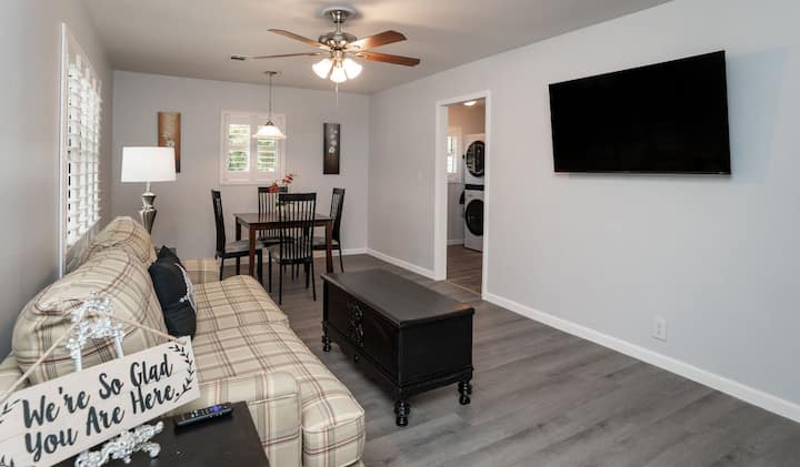 Cheerful 2 Bedroom Bungalow W/ Parking On Premise - Port Royal, SC