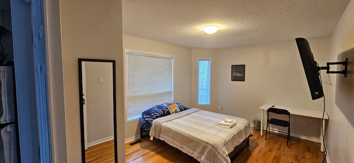 Room #3 Cozy& Spacious Br- Square One &Utm - 256