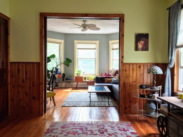 Sunny Spacious 2nd Floor Home Near Union College - Schenectady, NY