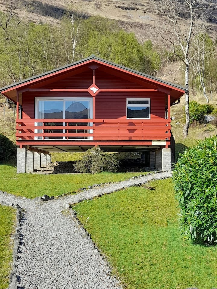 Pet Friendly Otter Chalet, Fabulous Loch Views - Glencoe