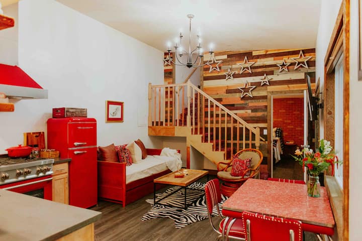 The Nest (Hot Tub-cedar Steam Sauna -Near River!) - Guerneville, CA
