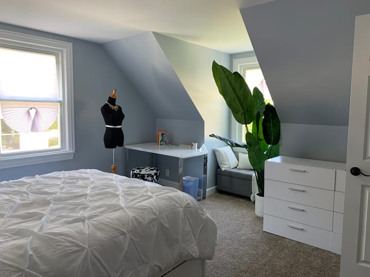 Chicago Suburb Cottage, 3br W/ Sunrise View - Wheaton