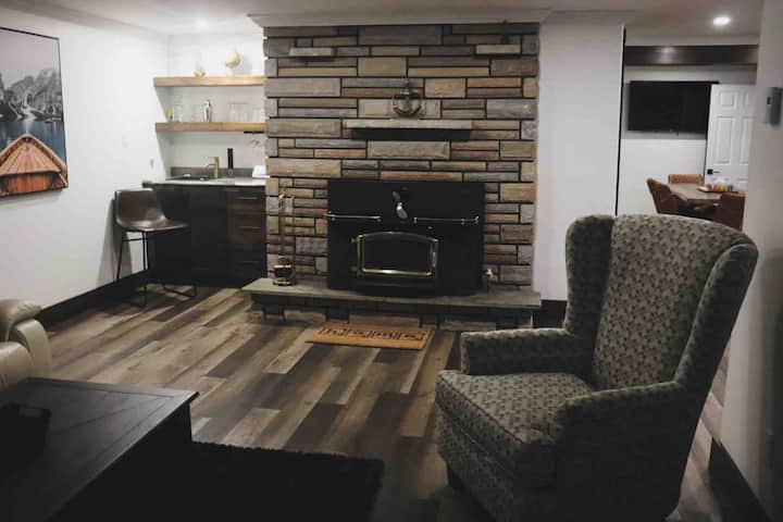 Lovely 3-bedroom Basement Apartment With Parking - Deer Lake