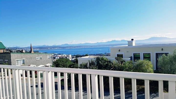 Hanna's Ocean View Apartment - Mossel Bay