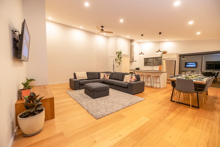 Ramshead North | New Modern 3 Bedroom House - Jindabyne