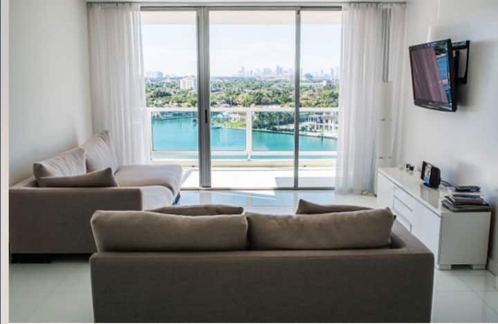 An Amazing Flat In Miami Beach - Miami Beach, FL