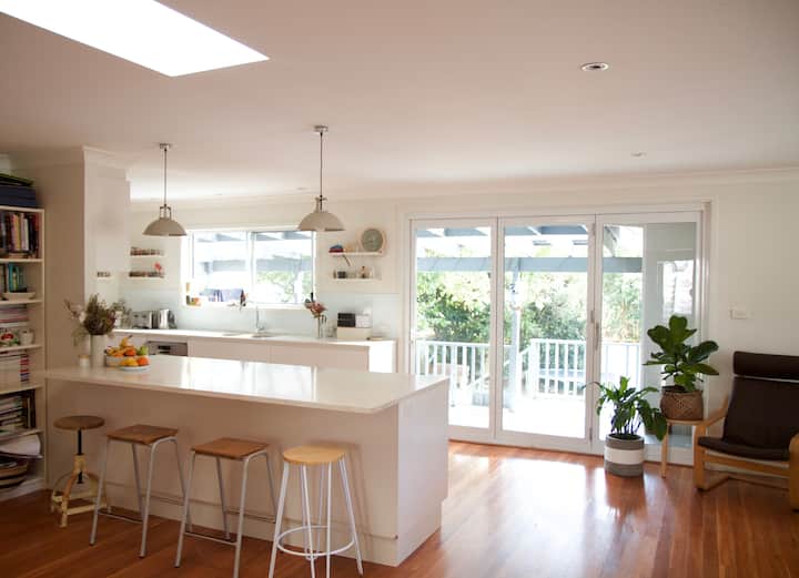 Forresters Beach Family Home With Pool - Terrigal