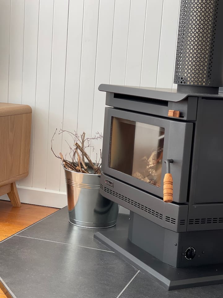 Light Filled 50s Retro Beach Shack - Venus Bay