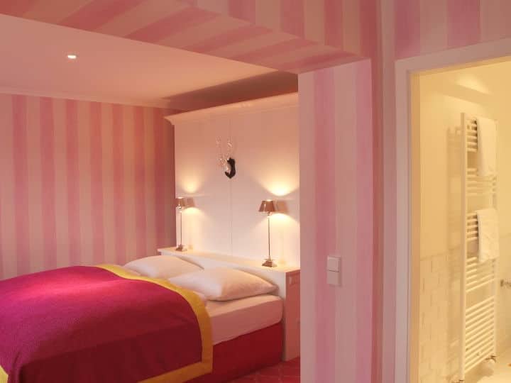 Hotel Sonne, (Kirchzarten), Doppelzimmer "Schwarzwald-pop" Mit Wc Und Dusche - Forêt-Noire