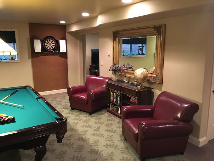 Billiards And Candlelight Bedrooms King Size Beds - Bozeman, MT