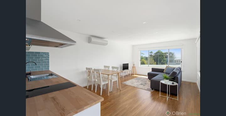 Rare Gem On Red Rock Beach, Phillip Island - Phillip Island