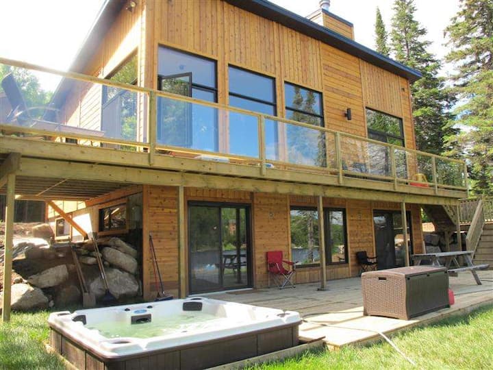 Chalet A Louer Bord Lac, Spa, Table Billard - Sainte-Agathe-des-Monts